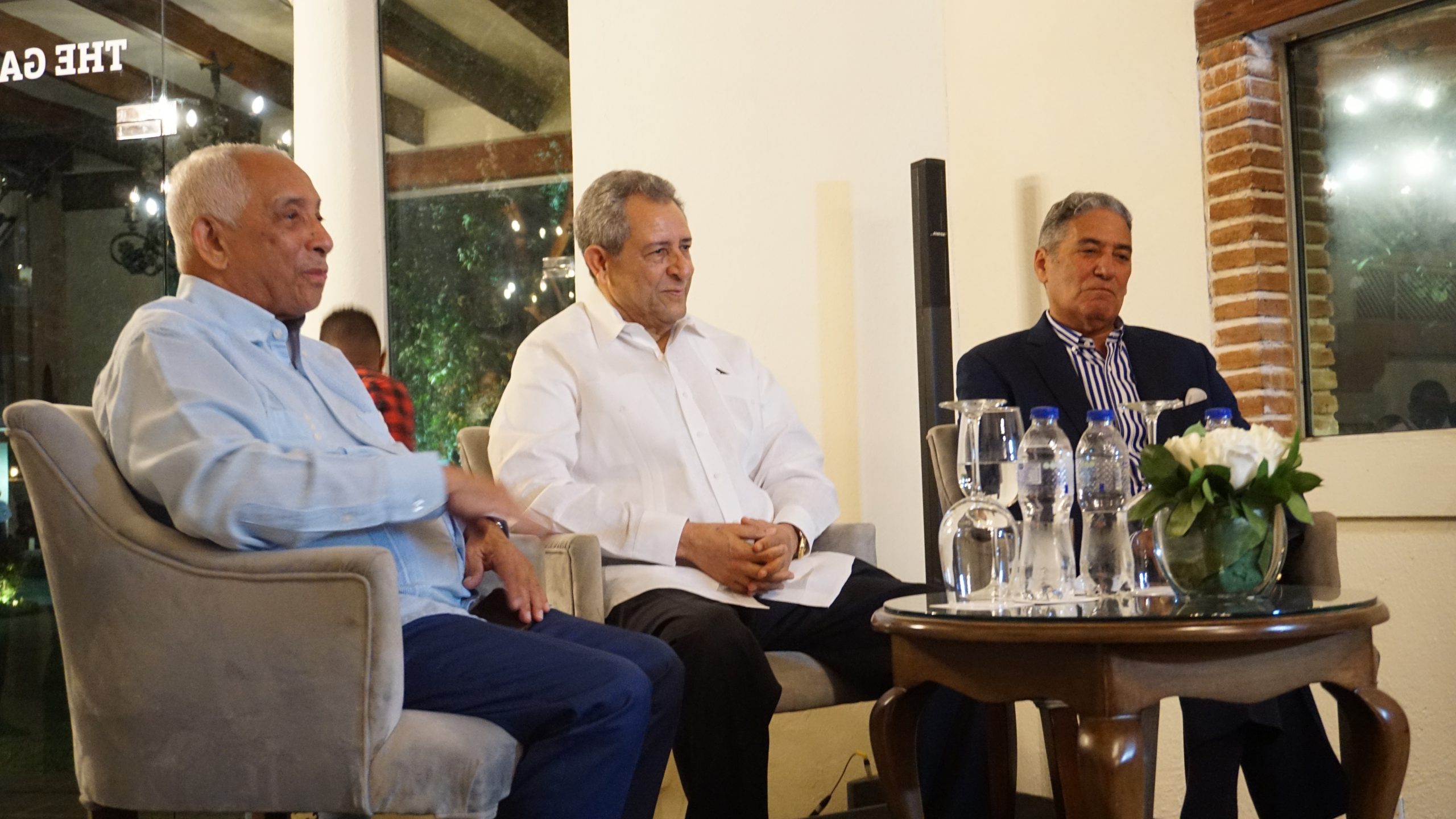 Félix Jiménez presenta álbumes II y III de su producción de poemas ...