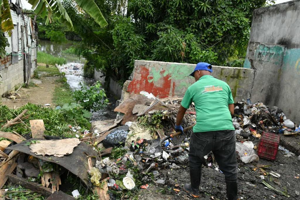 Fundación Escoba: 16 años resolviendo el problema de la basura en ...