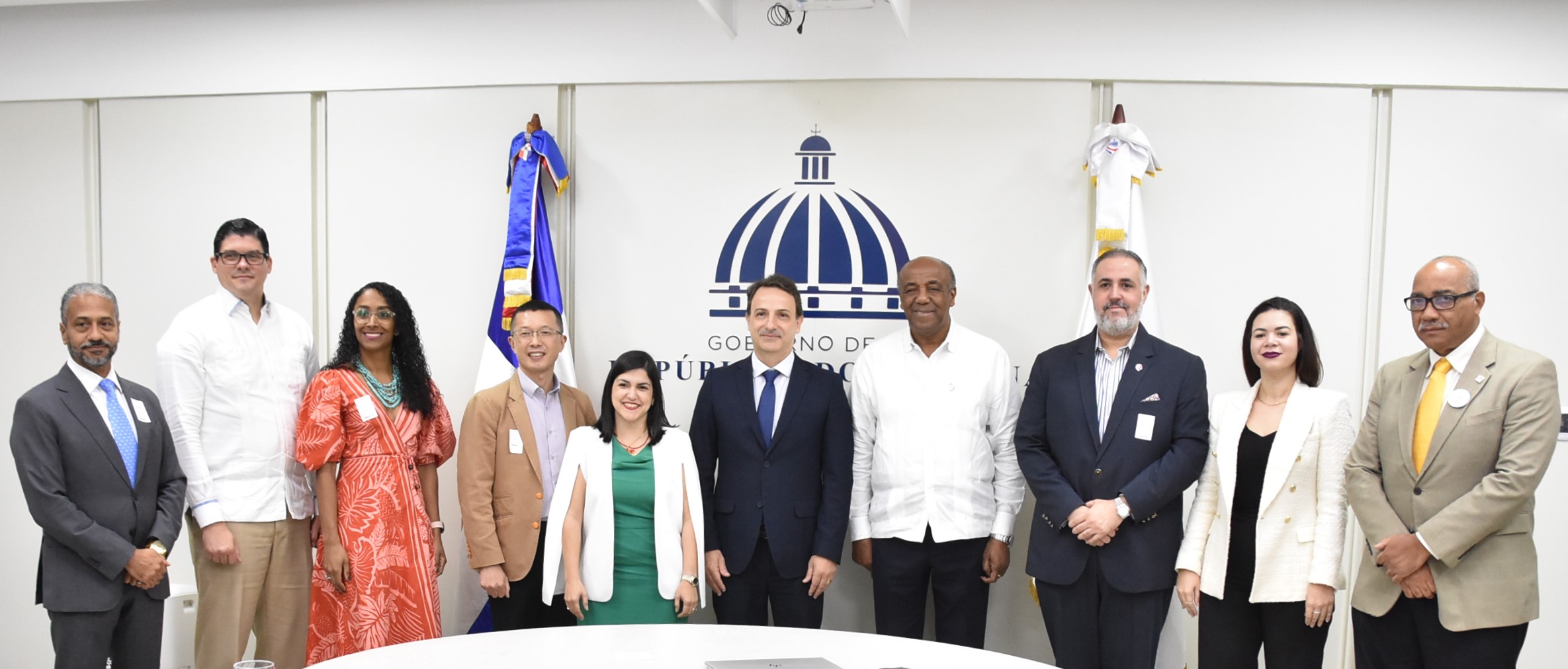 Ministro Almonte y directora de ProDominicana informan a ejecutivos de ...