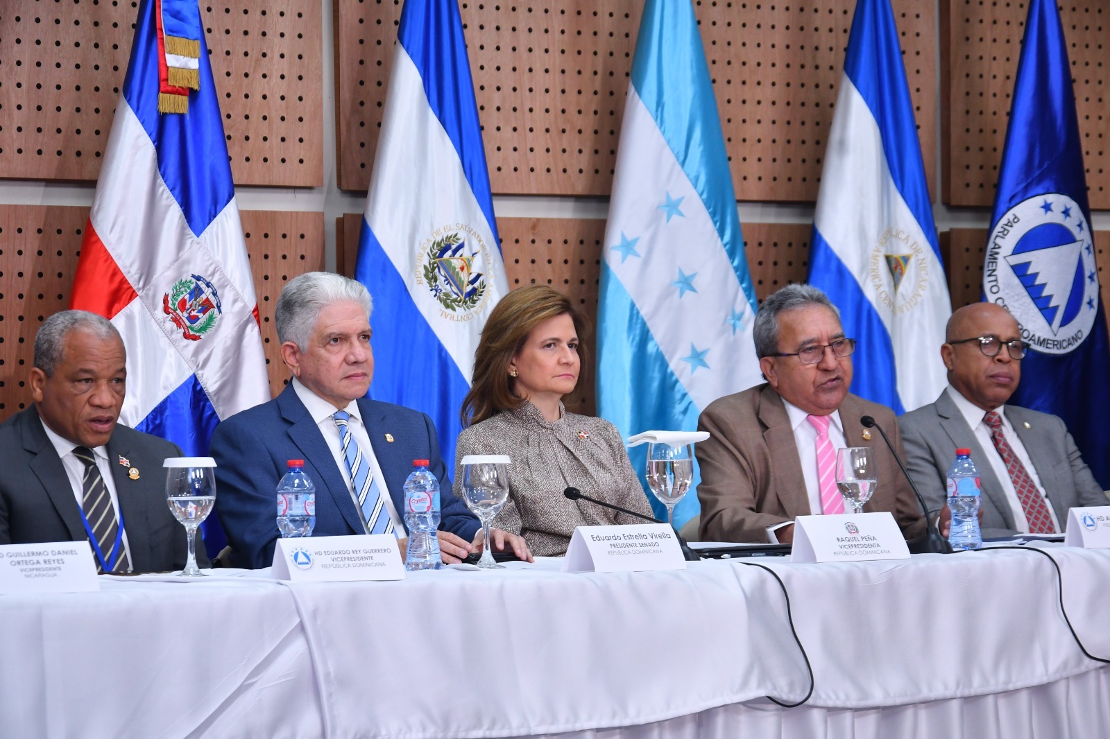 Condecoran a Eduardo Estrella con la Medalla al Mérito Centroamericano ...