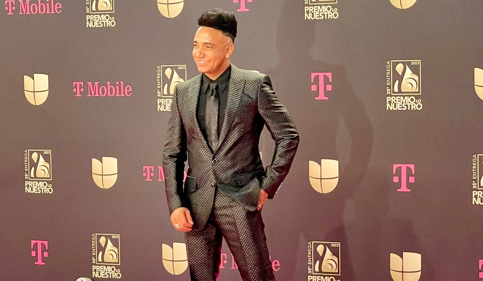 Elvis Martínez afianza su carrera en el mercado internacional; celebra ...