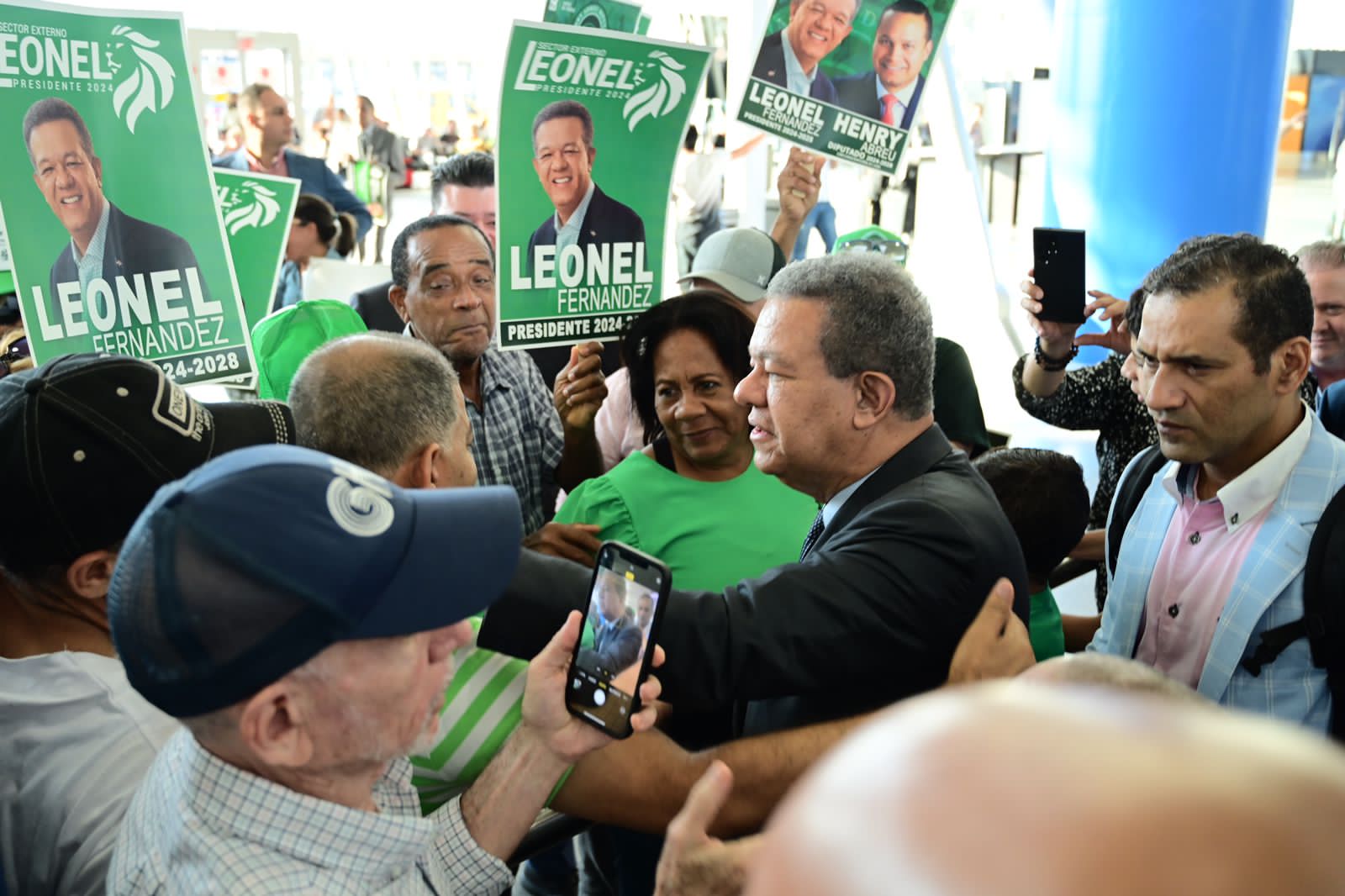 Leonel Fernández llega a New York para participar de múltiples ...