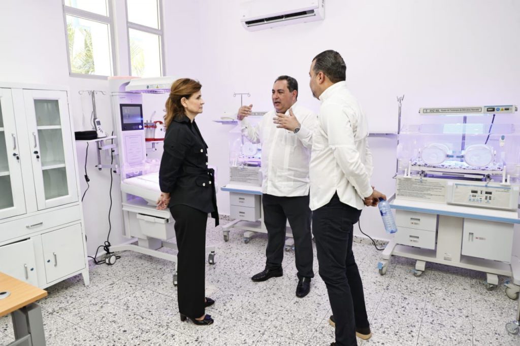 Vicepresidenta entrega ampliada Emergencia y remozamiento Hospital ...