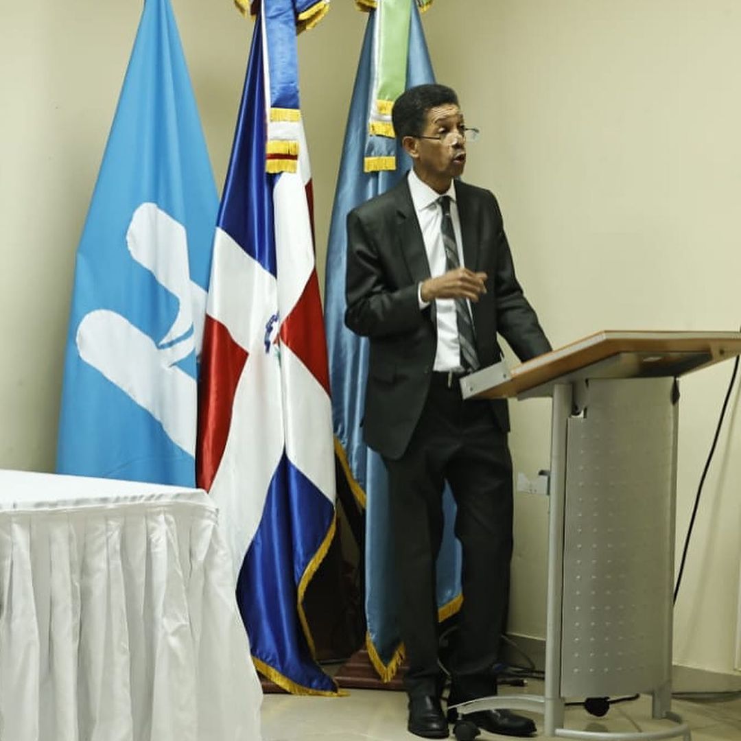 Clemente Terrero recibe reconocimiento por años de gestión en el Robert ...