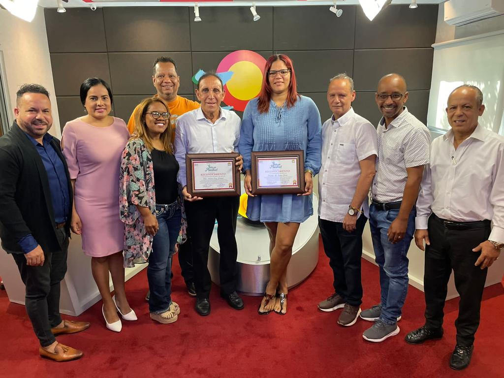 Programa Vida a Plenitud reconoce a Cruz Jiminián y a la voleibolista ...