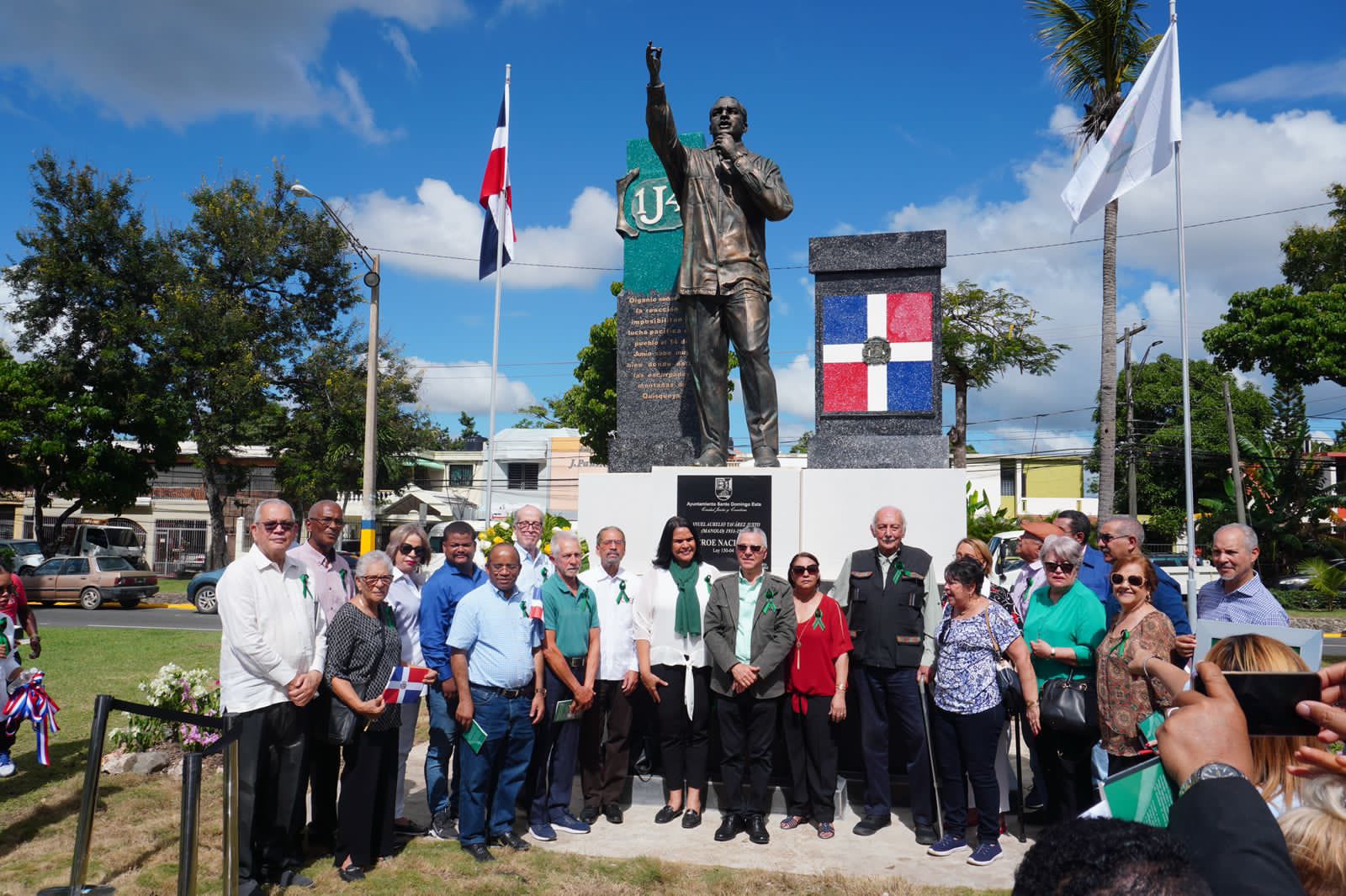 Ayuntamiento de SDE inaugura estatua monumental dedicada a Manolo ...