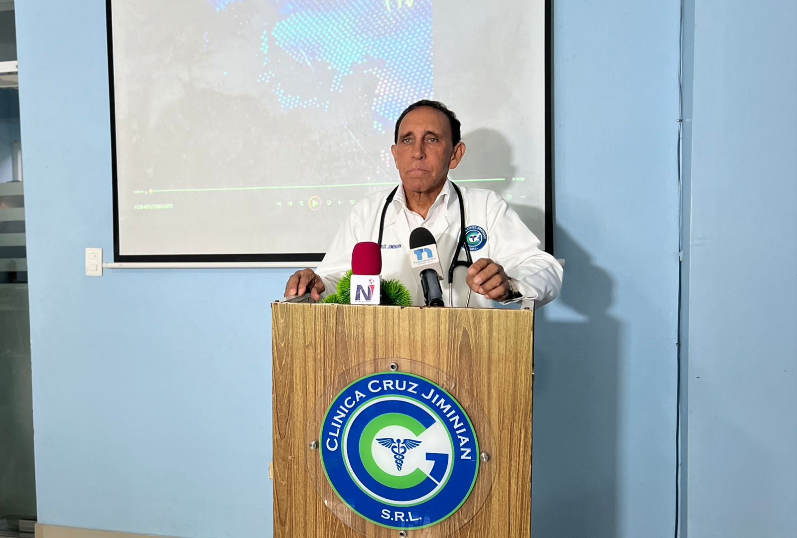 Dr. Cruz Jiminián denuncia uso de su nombre en falso estimulante sexual