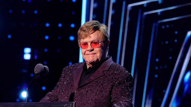 Elton John admite que no puede ver su nuevo musical tras haber perdido ...