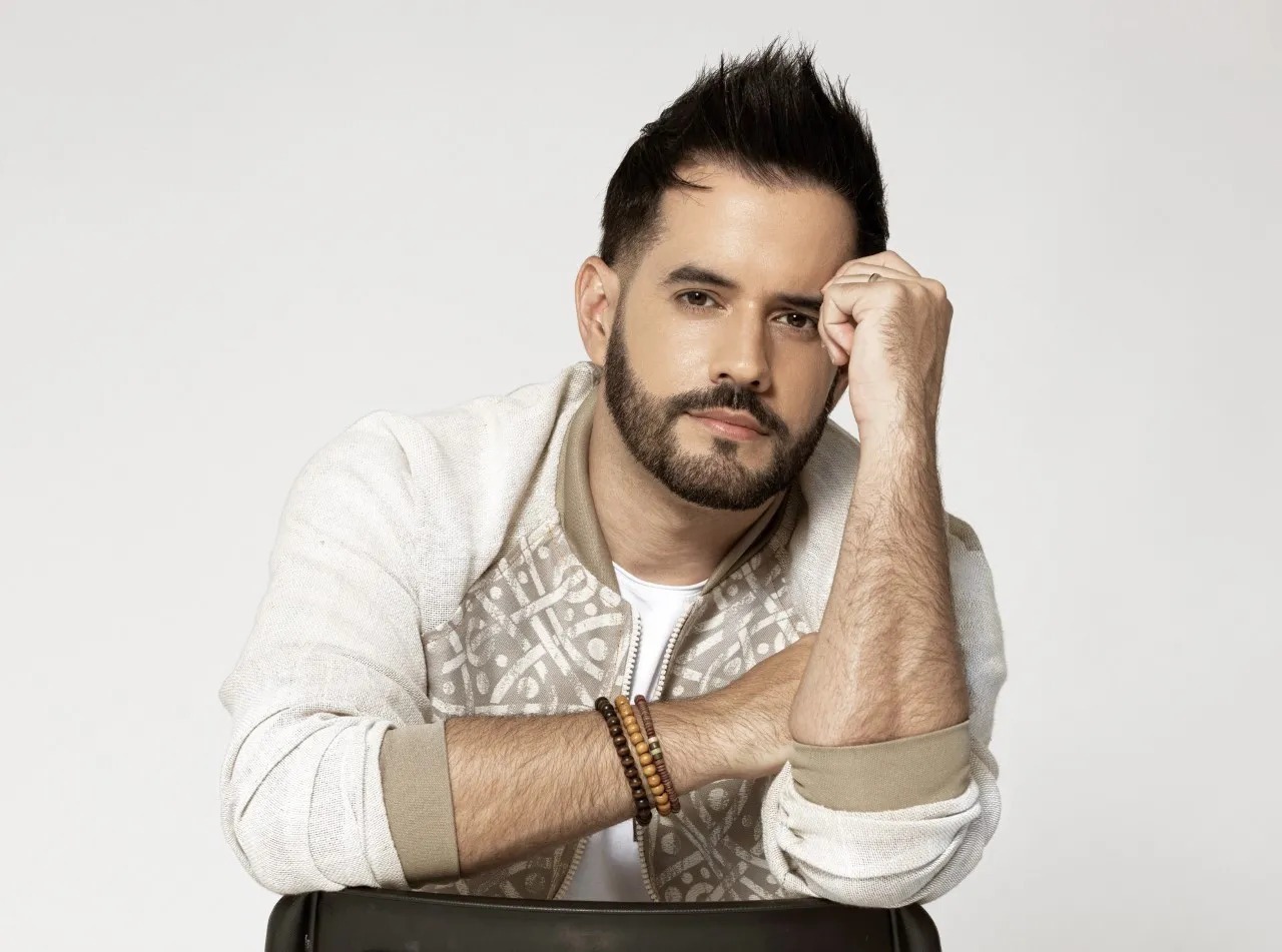 Manny Cruz rinde homenaje a Rasputín con su nuevo video “Oye” | RC Noticias