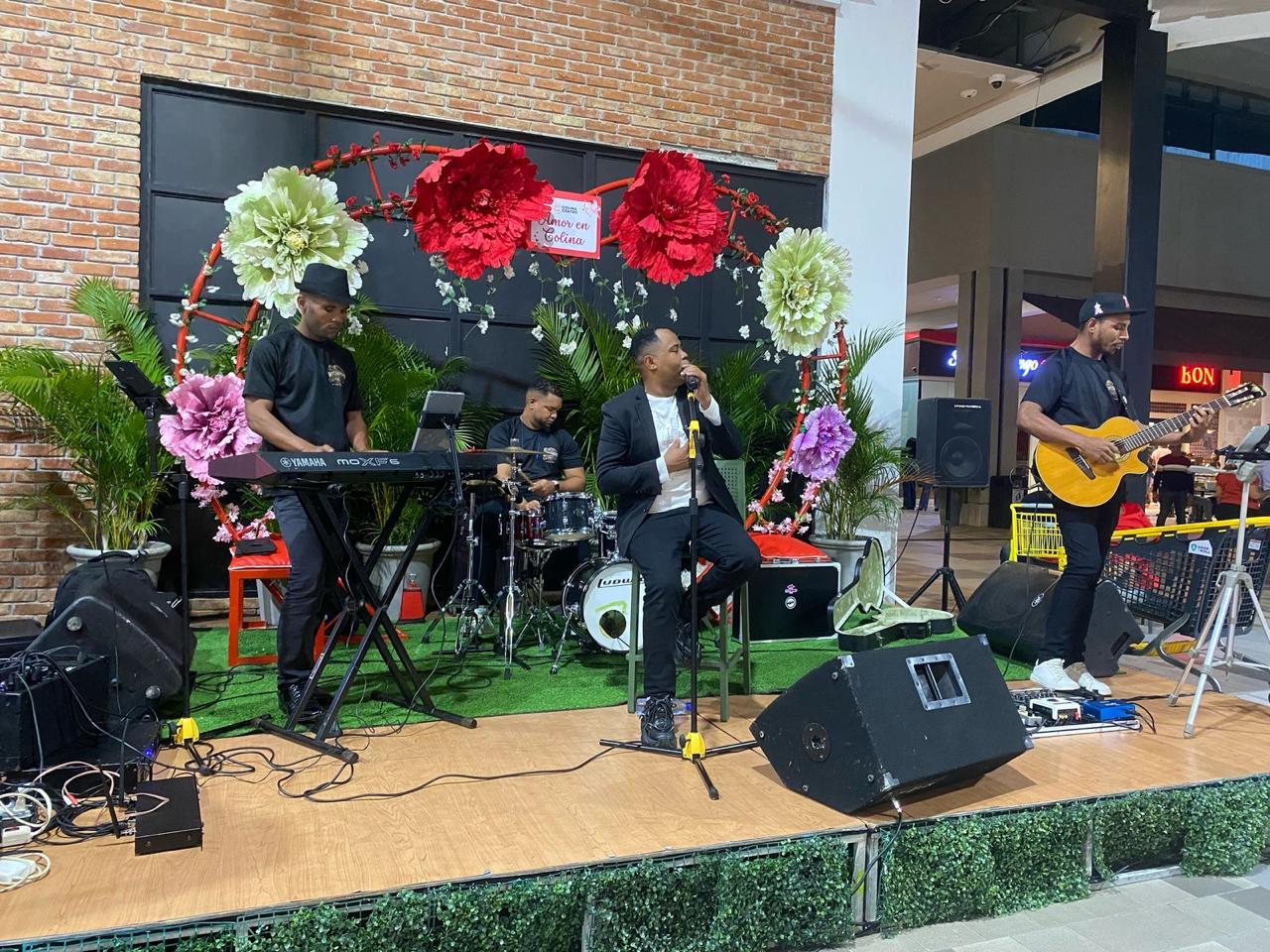 ¡A casa llena!: Wisho Romero se presenta en Colina Centro con "Notas de amor" | RC Noticias