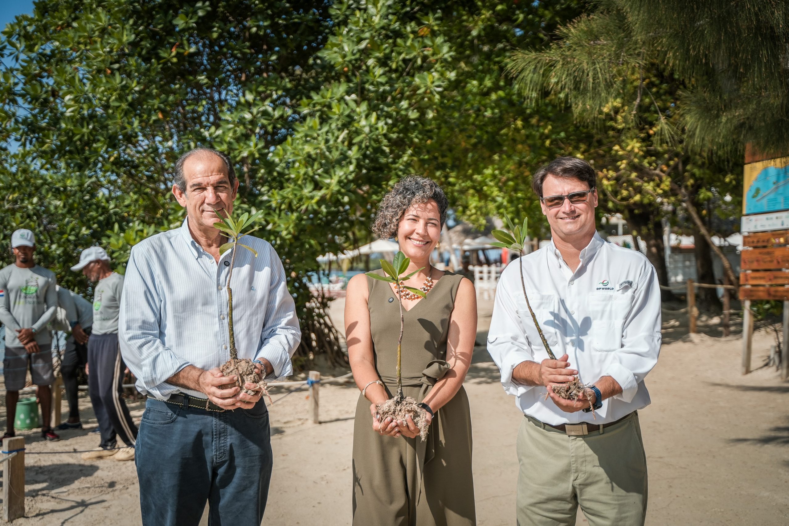 DP World Dominicana y Fundación Verde Profundo firman alianza para la ...