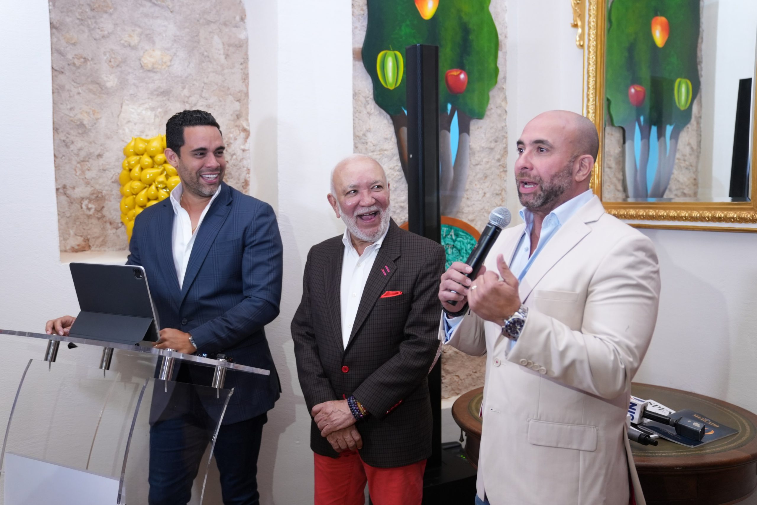 Entre Risas y Copas a La Toscana Italia con Jochy Santos, Albert Mena ...