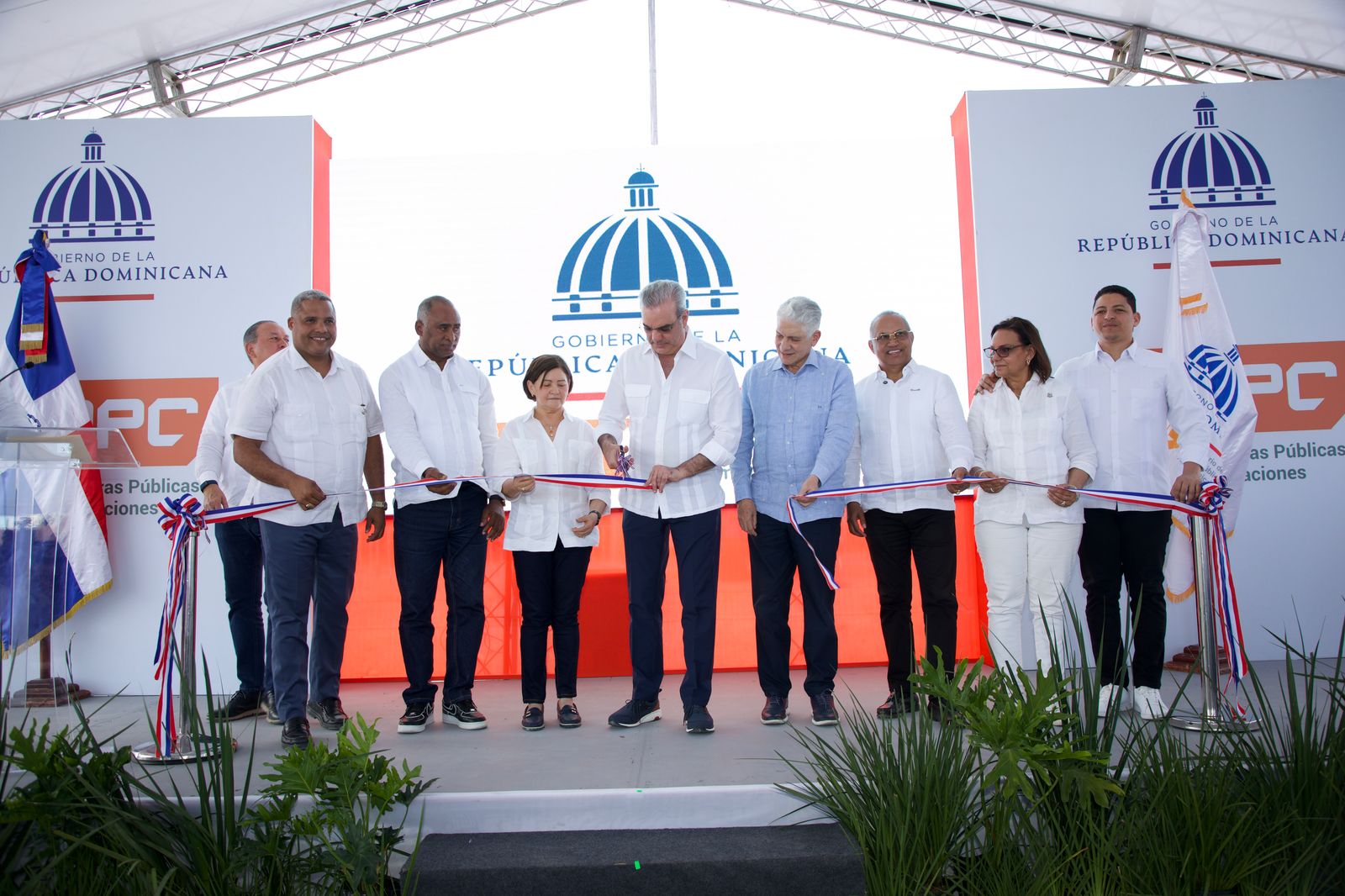 Presidente Abinader inaugura reconstruidas calles en la Zona ...