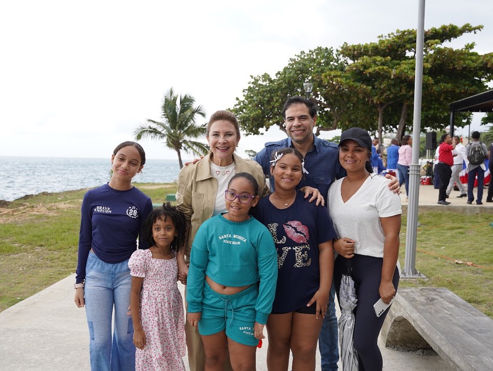 Roberto Ángel Salcedo celebra la cultura junto a Carolina Mejía en ...