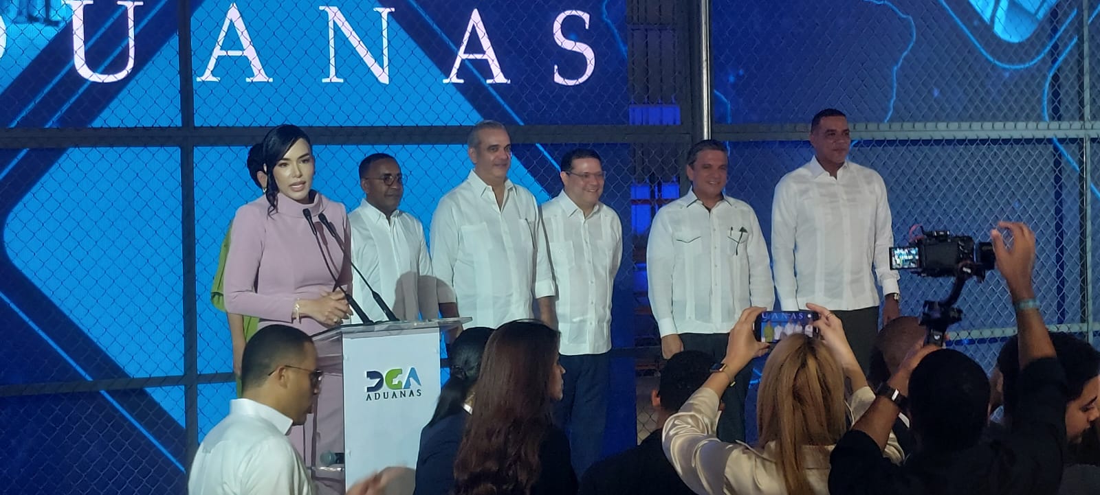 Presidente Abinader y Yayo Sanz Lovatón inauguran en el AILA nueva ...