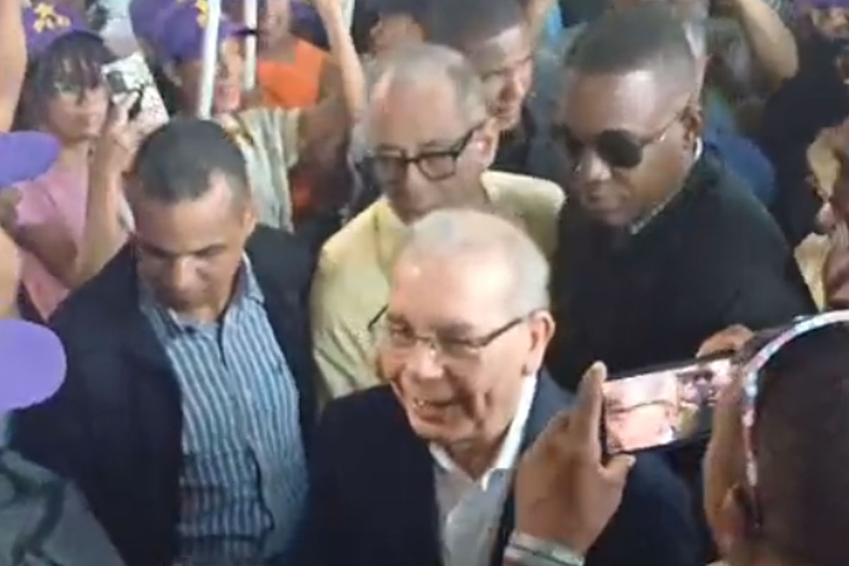 Video | Danilo Medina es recibido por una multitud en Hato Mayor | RC ...