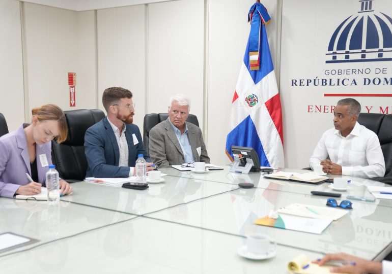 Delegación de EE. UU. valora avances de RD en exploración de tierras ...