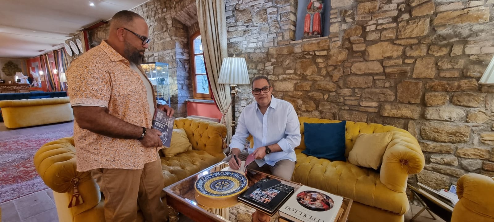 Máximo Jiménez presenta en Italia su libro “Merengue: Obra periodística en La Nación” | RC Noticias