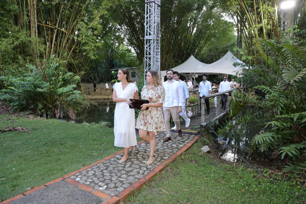 Familiares y amigos rinden emotivo homenaje a tony isa conde en el ...