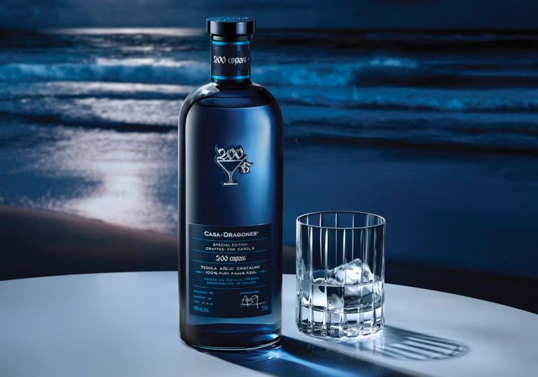 Video: Karol G lanza oficialmente su tequila “200 Copas” junto a Casa ...