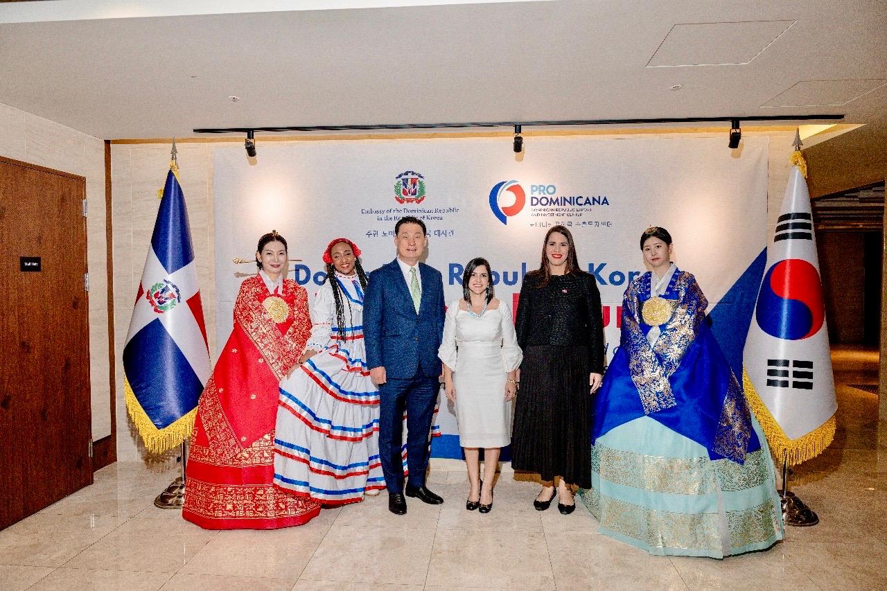 Video | Embajada Dominicana y ProDominicana celebran con éxito "Foro de ...