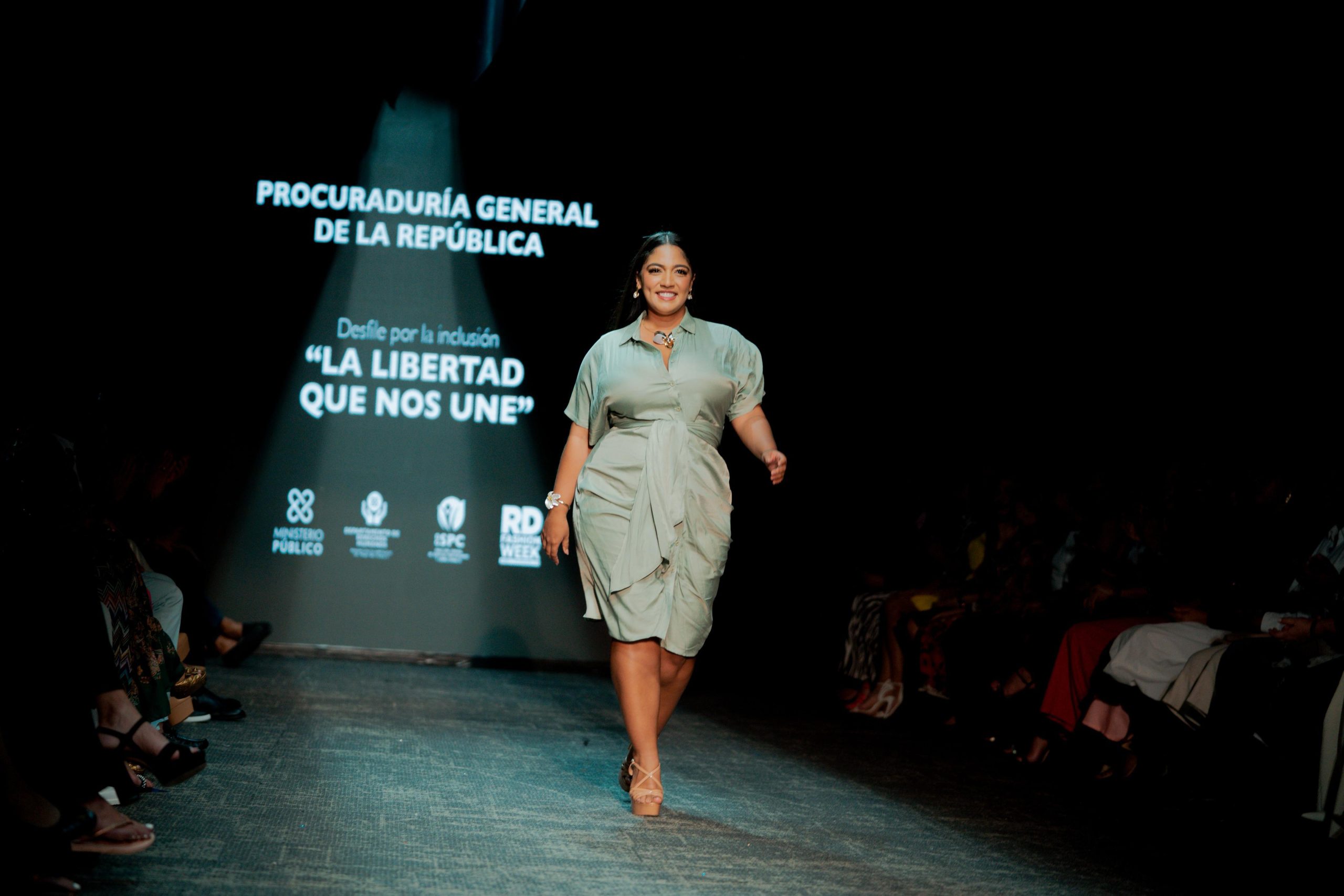 Modelos Plus Sizes desafían cánones de belleza en pasarela del RDFW ...