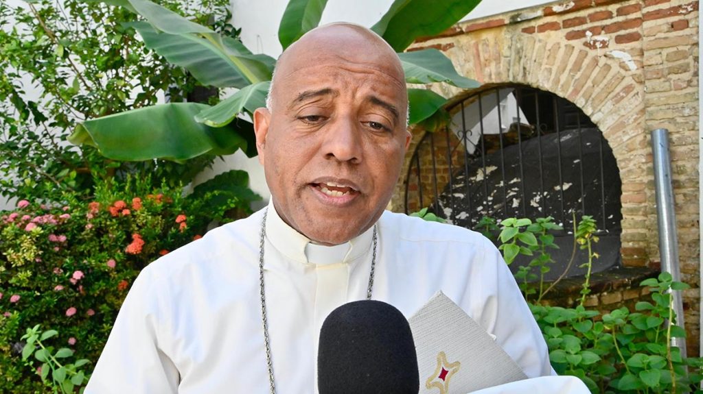 Video | Obispos respaldan propuesta de Omar Fernández para reducir ...