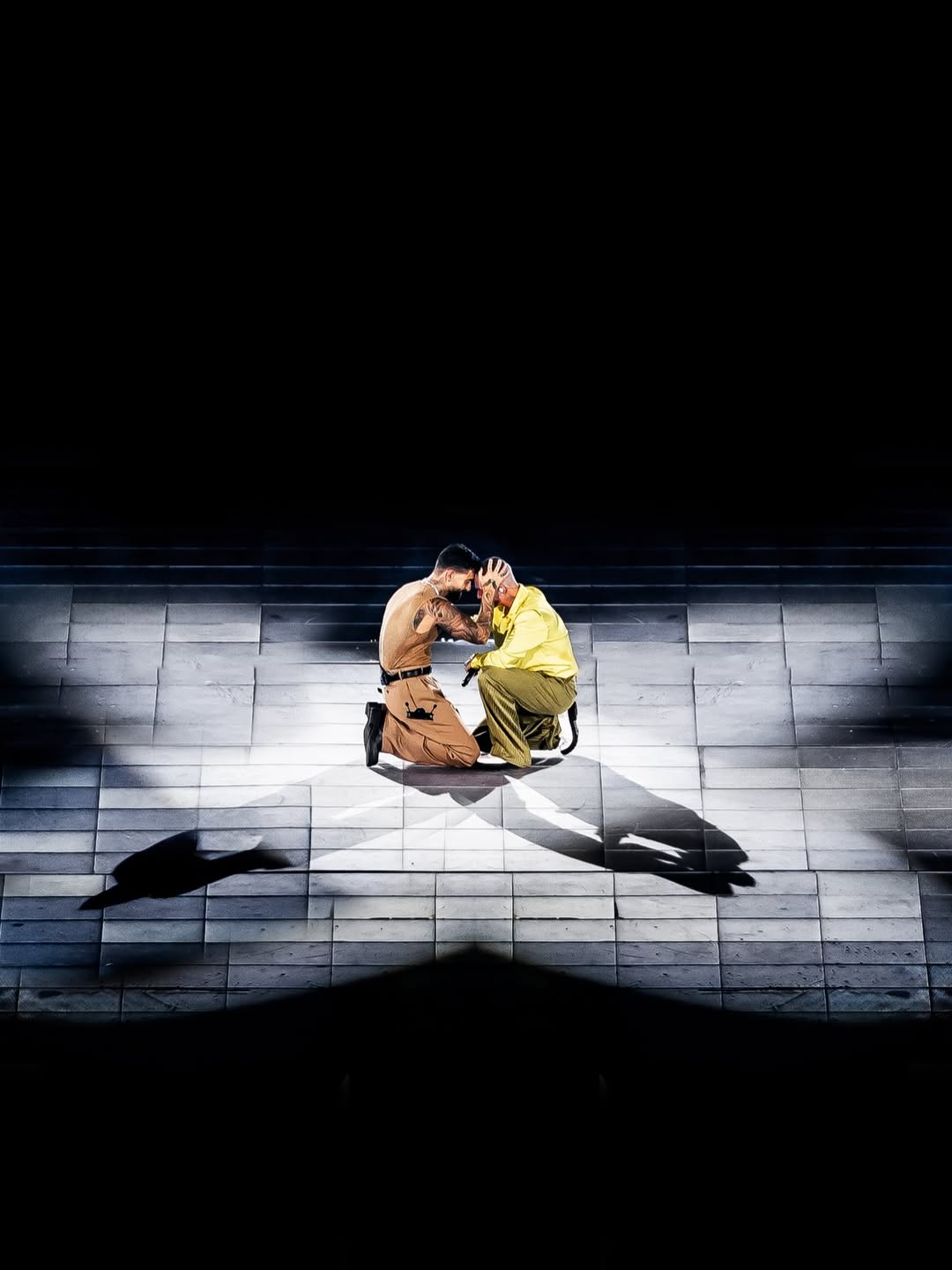 Maluma y J Balvin paralizan Medellín con un emotivo reencuentro en el ...