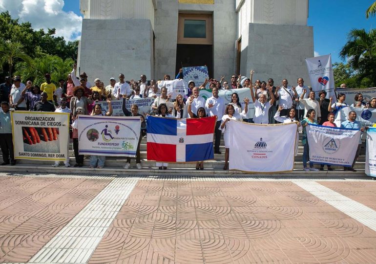 CONADIS realiza misa y deposita ofrenda floral en el Altar de la Patria ...