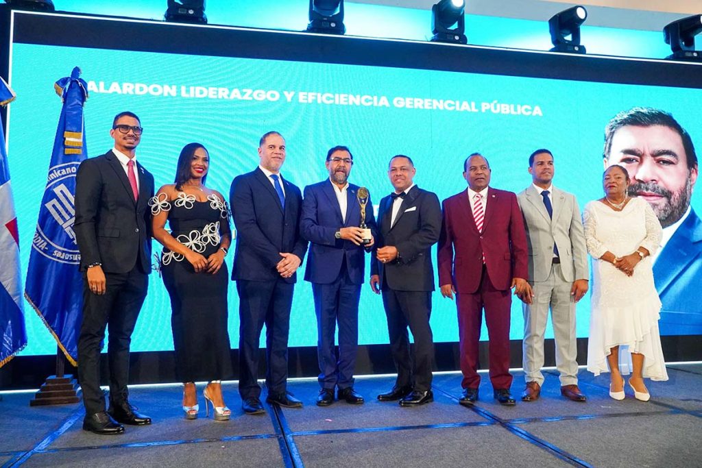 Video | Director ejecutivo del INDRHI, Olmedo Caba Romano, recibe ...