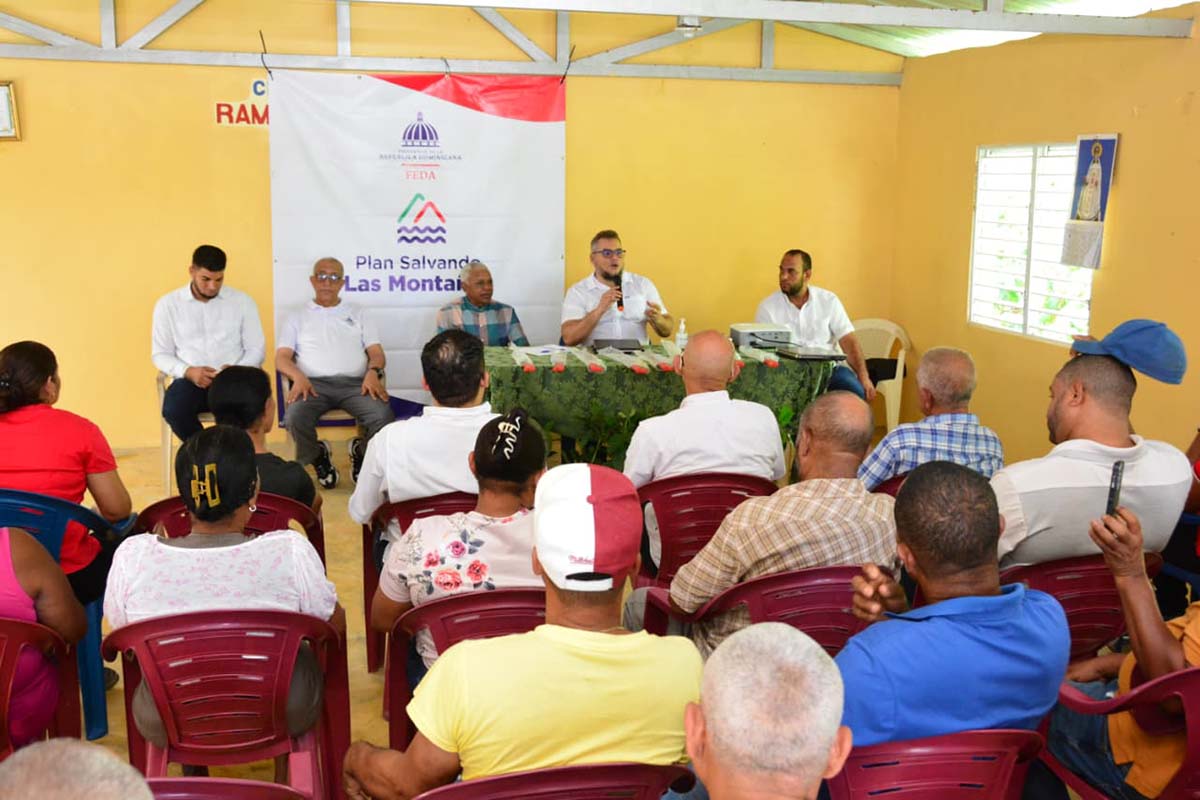 Hecmilio Galvan apoya agricultores de la provincia Duarte | RC Noticias