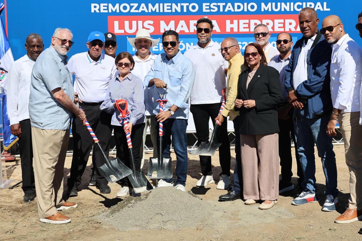Video | Ministro de Deportes da primer picazo para remodelación de ...