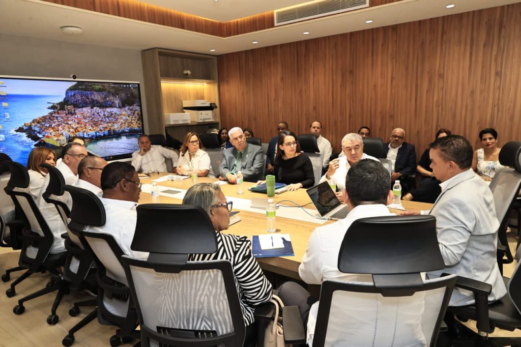 Titular del Servicio Nacional de Salud se reúne con directores de la ...