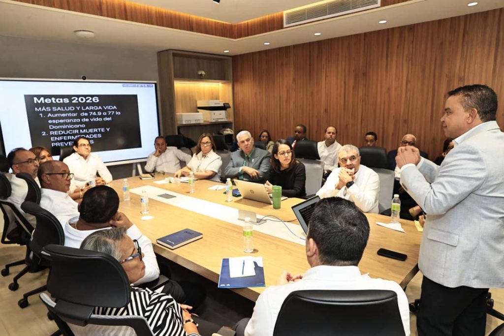 Titular del Servicio Nacional de Salud se reúne con directores de la ...